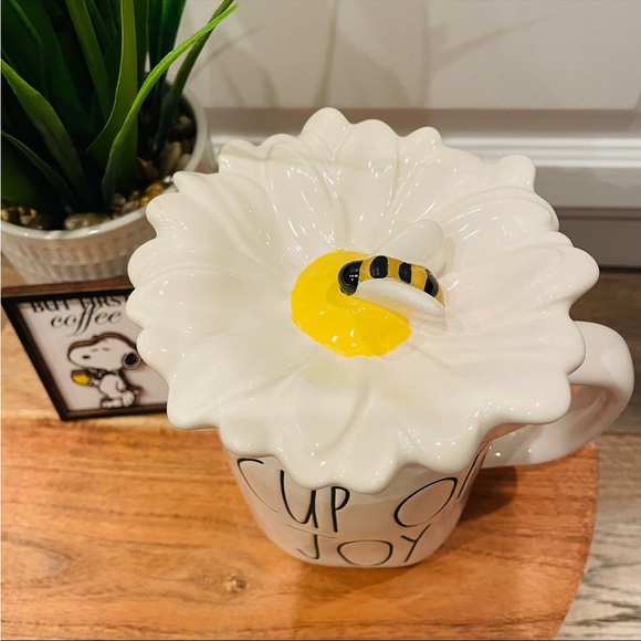 Rae Dunn | Dining | Rae Dunn Fur Cup Of Joy Mug With Daisy Bee Topper ...